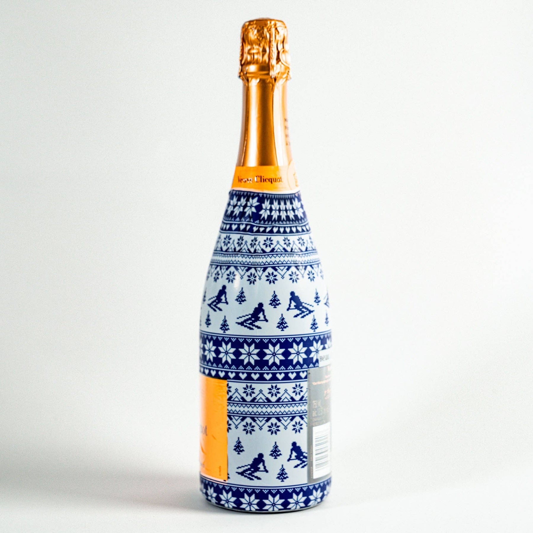 Beau Bottles Blue and White Knitted Ski -Champagne Collection – Shop ...